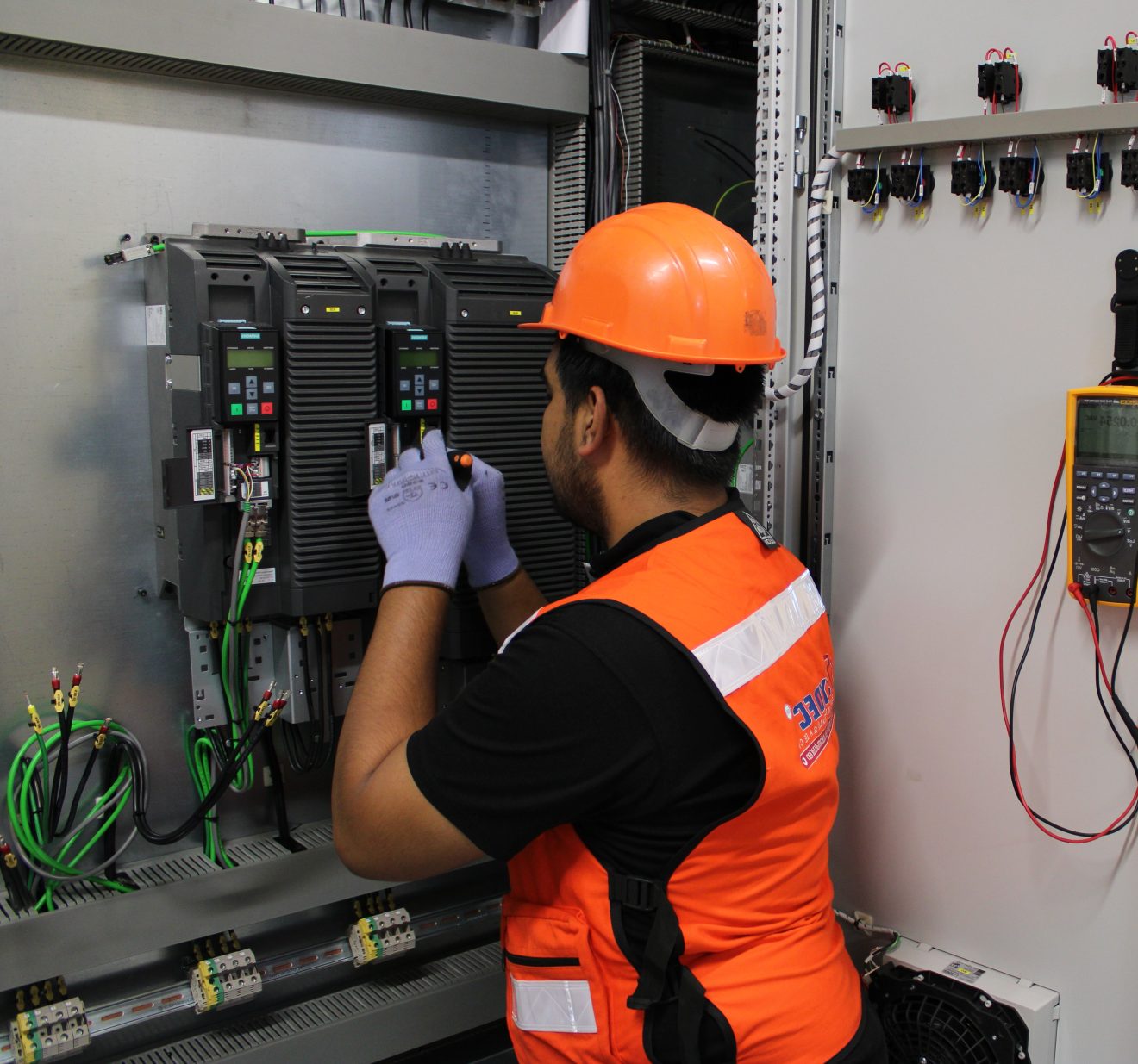 Servicios Integrales - SYDEC | Equipos Industriales S.A. de C.V.